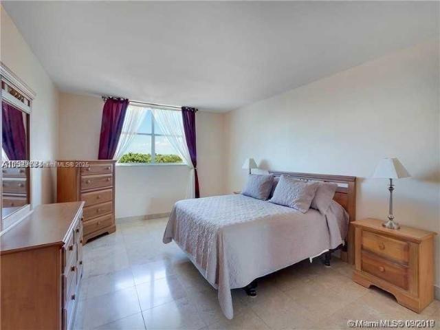 210 Seaview Dr, Key Biscayne, United States, FL