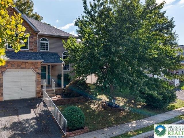 210 Shirley Ln, Pennsburg, PA 18073