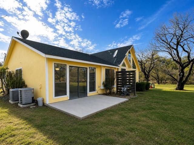 210 Skyline Dr, Kingsland, TX 78639