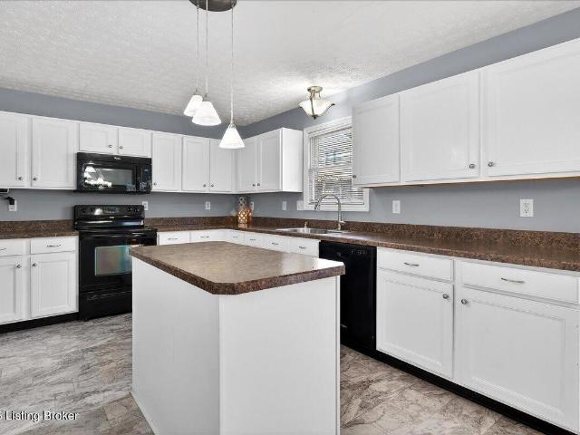 210 St Regis Dr