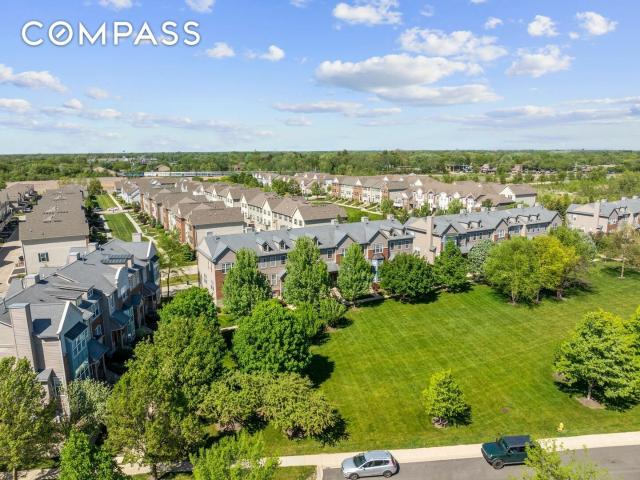210 Station Park Cir, Grayslake, IL