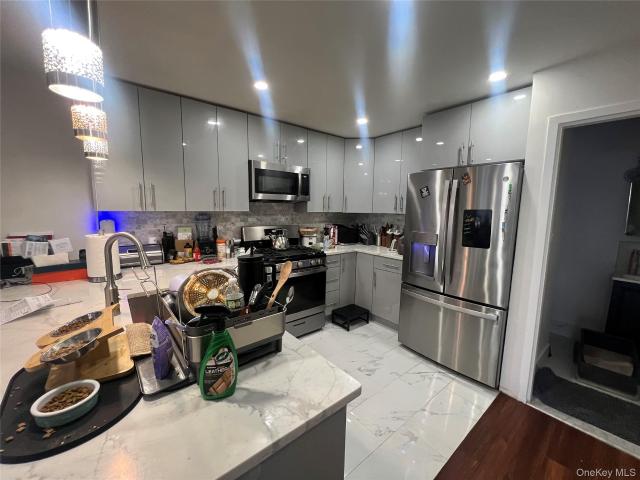 210 Sunset Boulevard