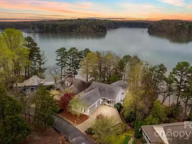 210 Point Pl Dr, Westminster, SC 29693 MLS 4124969