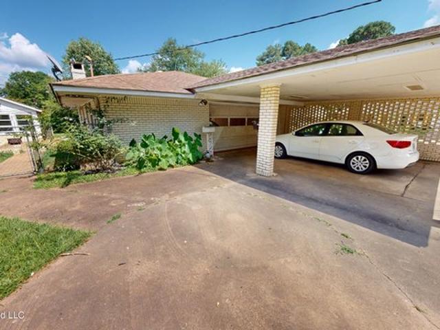 210 Porter St, Senatobia, MS 38668