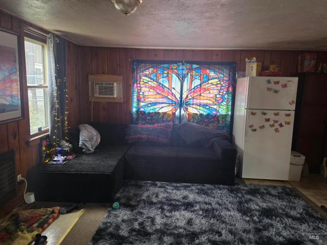 210 Pine Ave
