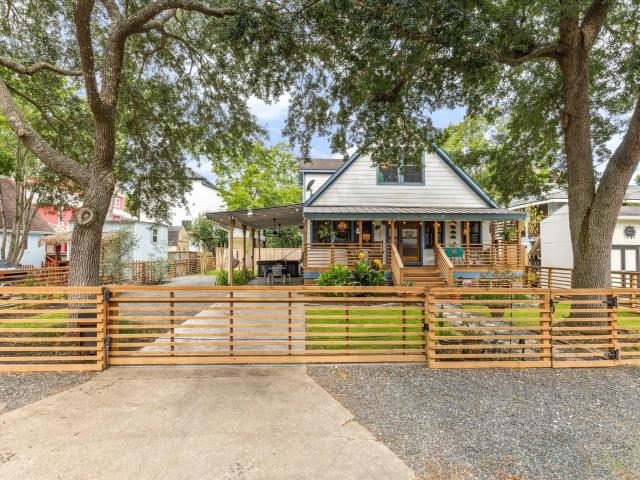 210 Queen Road