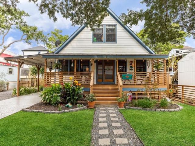 210 Queen Rd, Clear Lake Shores, TX 77565