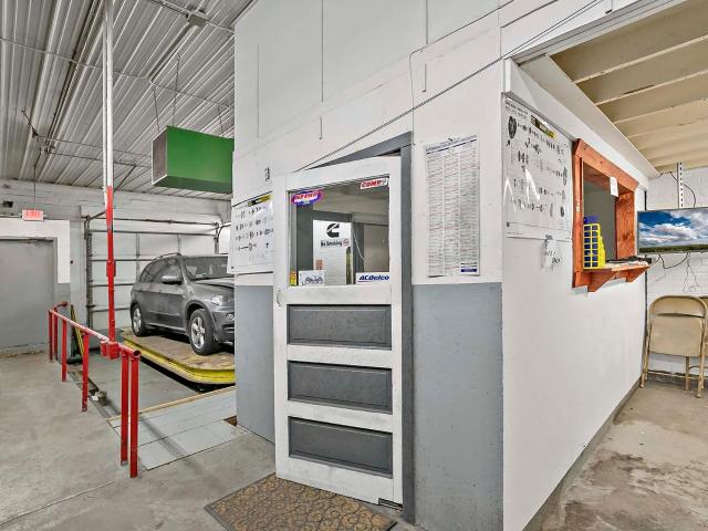 210 Railroad Street W