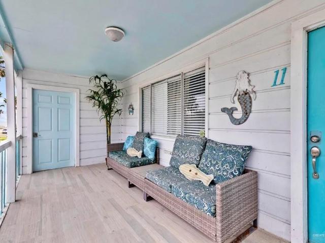 210 W Gardenia Street 11