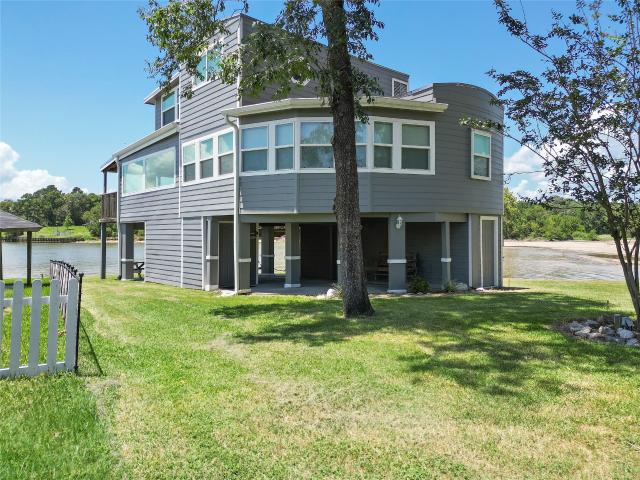 210 W Lakeview Wood