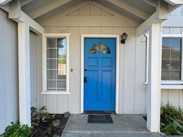 210 W Main St, Rogue River, OR 97537
