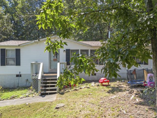 210 W Meadows Ln NE