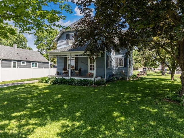 210 W Summit Avenue