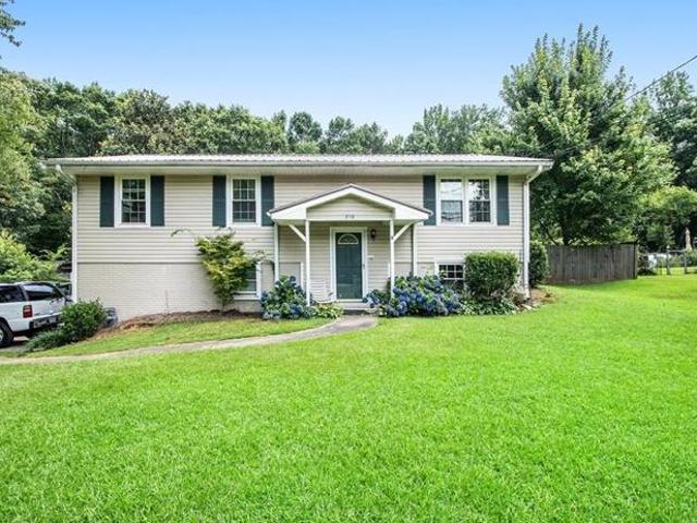 210 Woodglen Dr, Woodstock, GA 30188