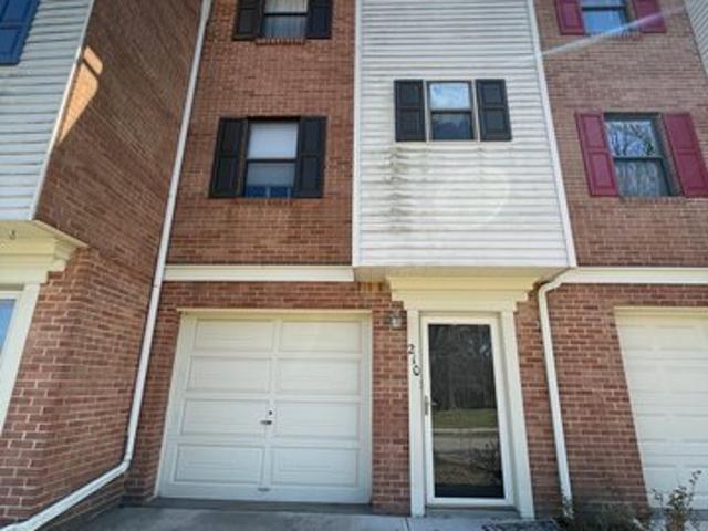 210 Woodhaven Dr, Seven Fields, PA 16046