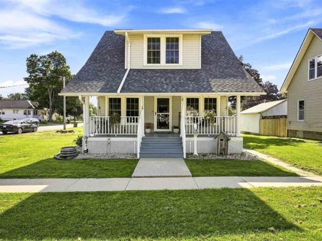 210 Walnut St, Tipton, IA 52772