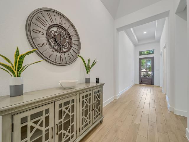 210 West Netleaf Court