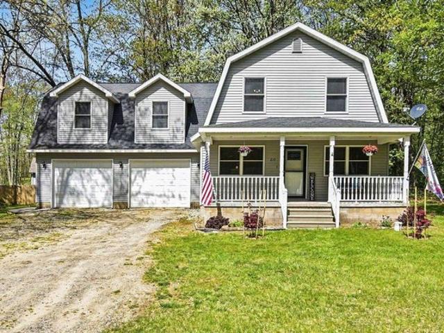 210 Whitebirch Rd, Houghton Lake, MI 48629