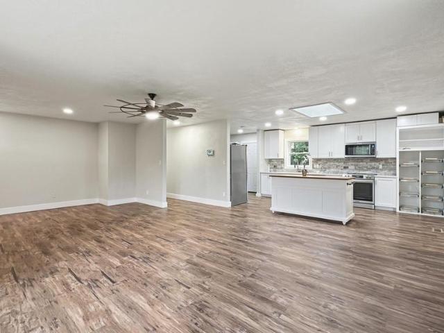 210 Williamstown Rd