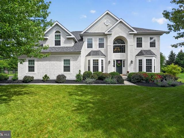210 Winterberry Ln, Collegeville, PA 19426