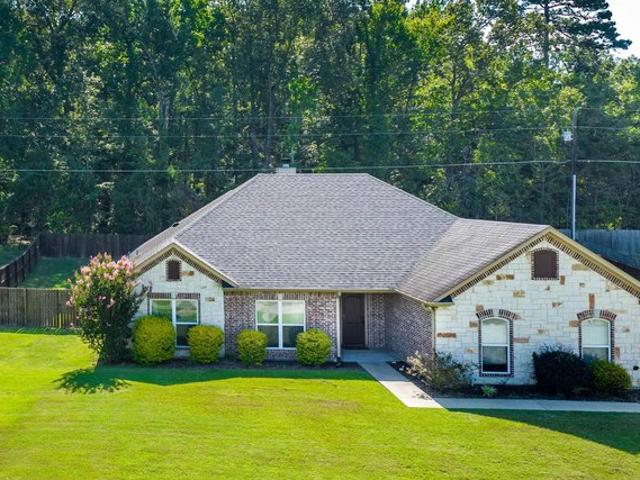 210 Towering Oaks Mdws, Longview, TX 75602
