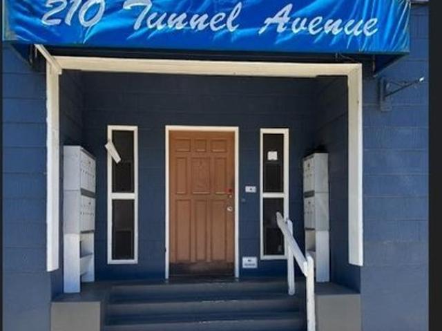 210 Tunnel Ave, Richmond, CA 94801