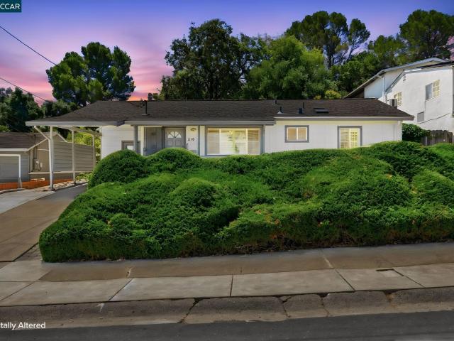 210 Vista Way