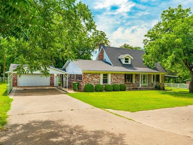 210 Yucca Dr, Weatherford, TX 76087