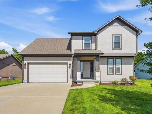 21141 Noble St, Spring Hill, KS 66083