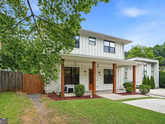 2114 Memorial Drive SE