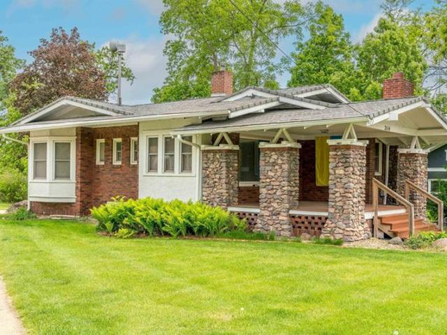 2114 California St, Cedar Falls, IA 50613