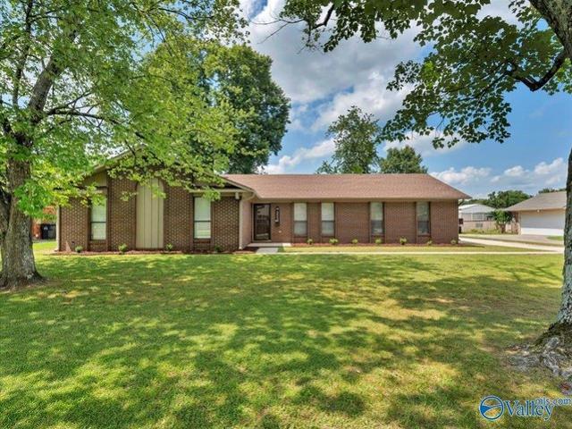 2114 Dundee Dr SW, Decatur, AL 35603