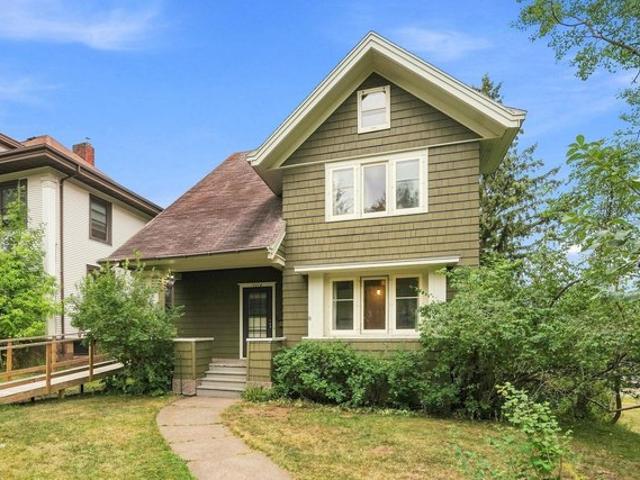 2114 E 2nd St, Duluth, MN 55812