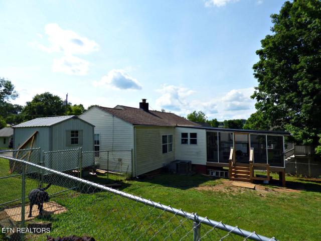 2114 Eastview Ave