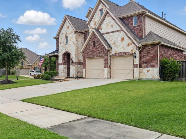 2114 Holly Manor Court