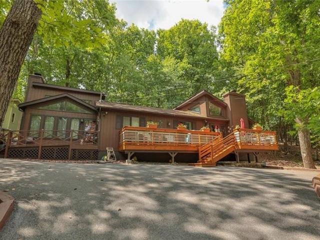 2114 Lansdale Dr, Stroud Township, PA 18301