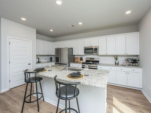 2114 Longhorn Lane