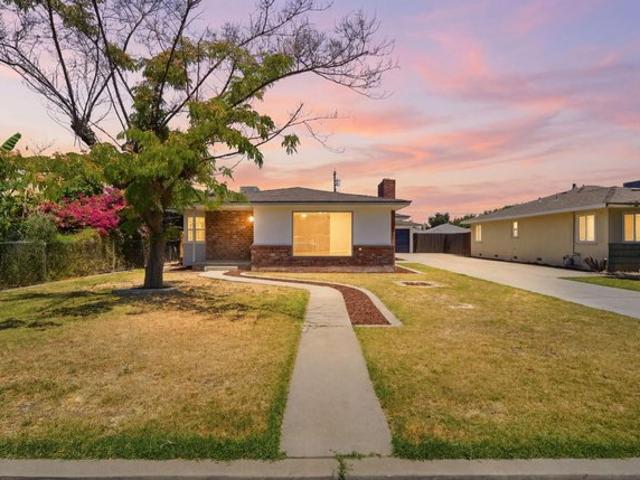 2114 Palm Ave, Sanger, CA 93657
