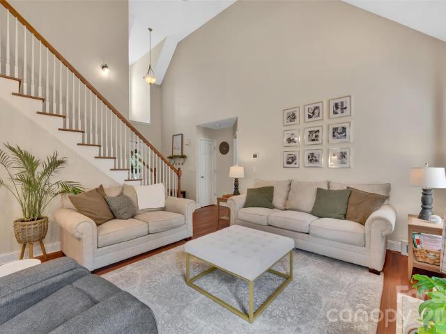 2114 Pinnacle View Drive