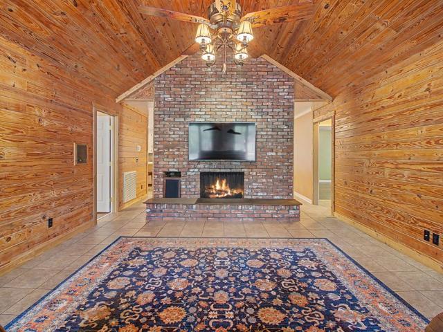 2114 Shadybrook Lane