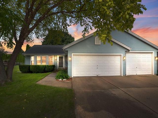 2114 Somerset Ct, Waukesha, WI 53186