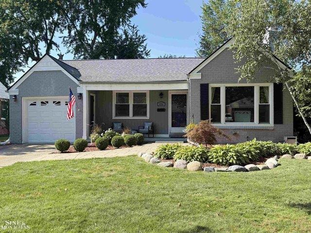 21152 Lancaster Rd, Harper Woods, MI 48225