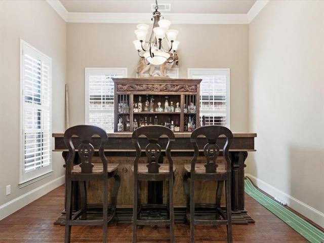2115 N Hill Dr, Irving, TX