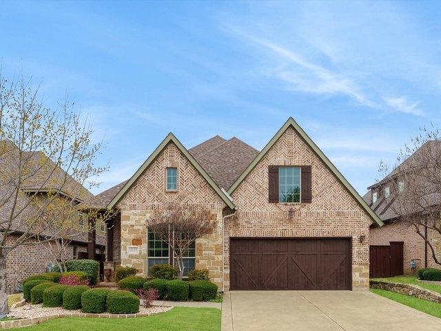 2115 N Hill Dr, Irving, TX 75038