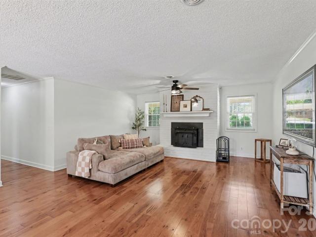2115 Candlewood Drive NW