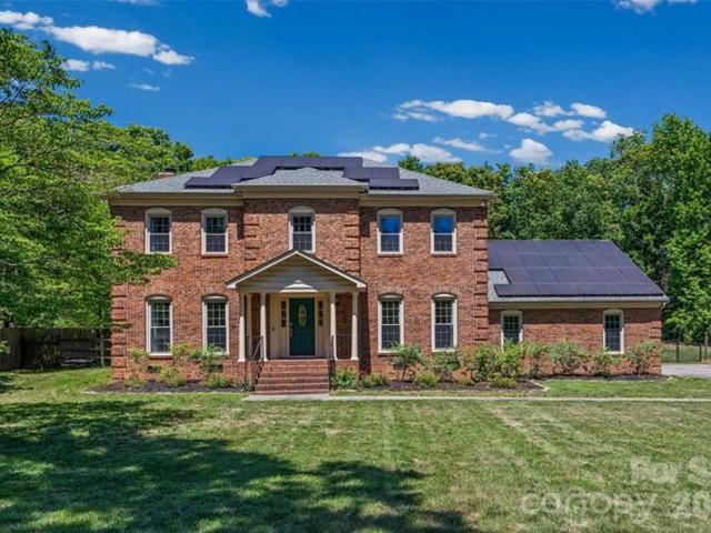 2115 East Providence Dr, Charlotte, NC 28270