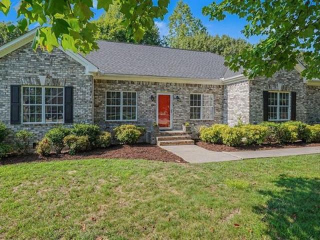 2115 Forest Edge Dr, Greensboro, NC 27406