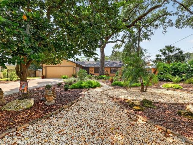2115 Suzanne Dr, Mount Dora, FL 32757
