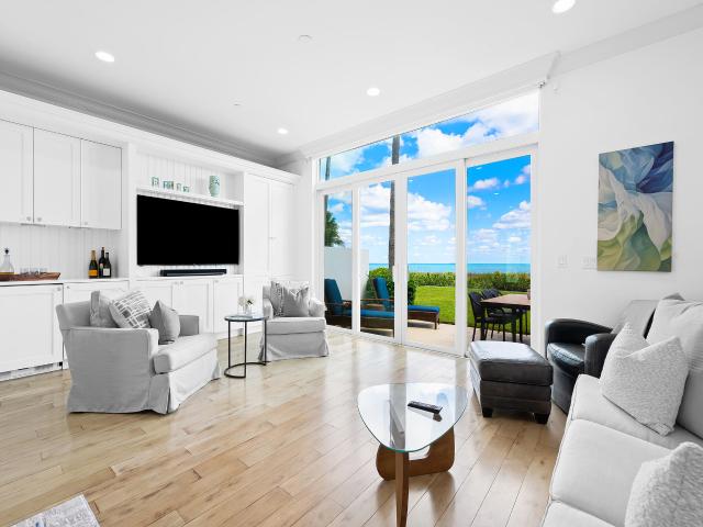 2115 S Ocean Blvd, Unit 10, Delray Beach, FL 33483 | MLS #R11133 | Compass