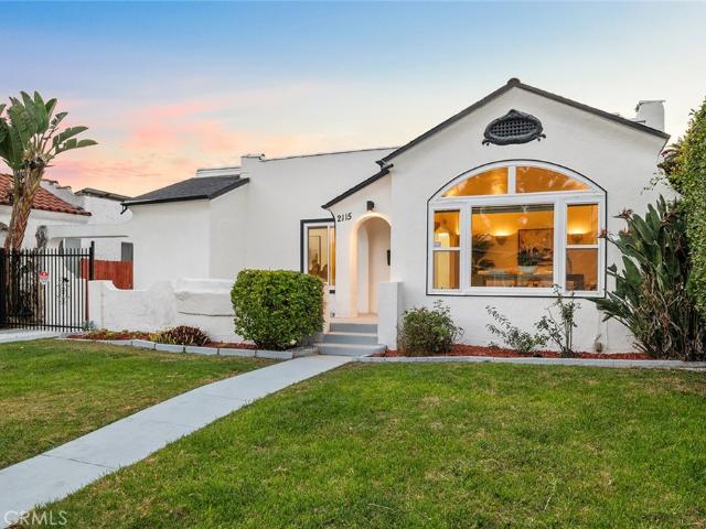 2115 S Redondo